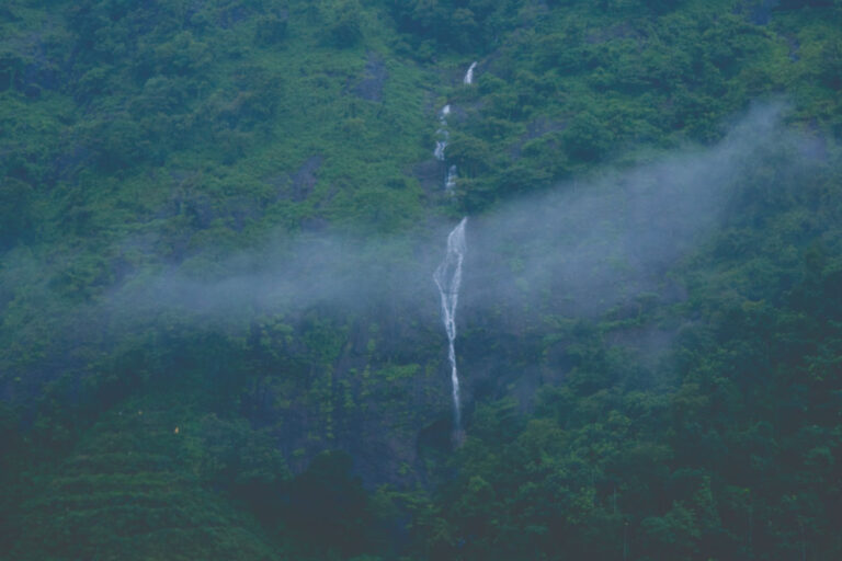 Vagamon Attractions - Cave Rooms - Foggy Knolls